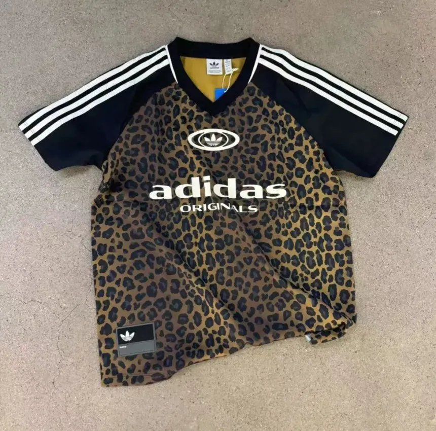 아디다스 우먼스 새틴 풋볼 져지 스포츠 호피 반팔 티셔츠 레오파드 KA2671 | 크로켓