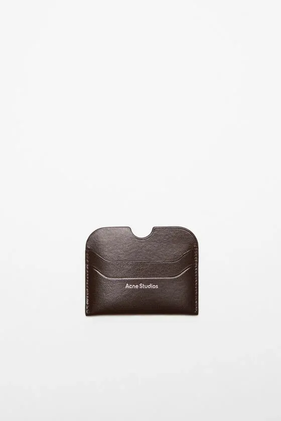 아크네 스튜디오 카드지갑 가죽 카드 홀더 초콜릿 브라운 FN-UX-SLGS000308 | 상품 상세 | 크로켓