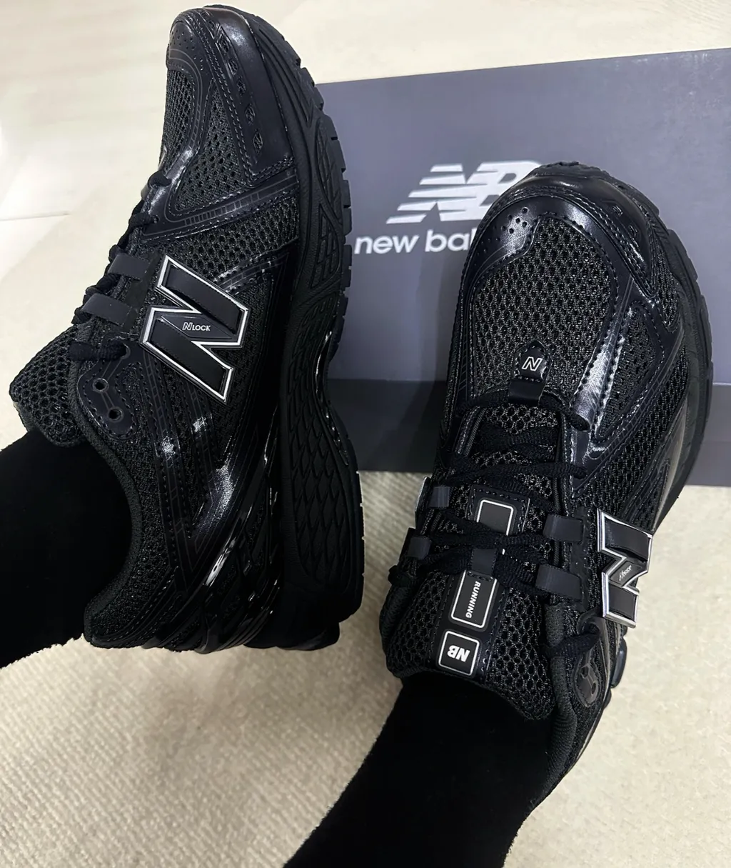[빠른 출고] 뉴발란스 1906R 운동화 블랙 메탈릭 실버 M1906RJB | 크로켓