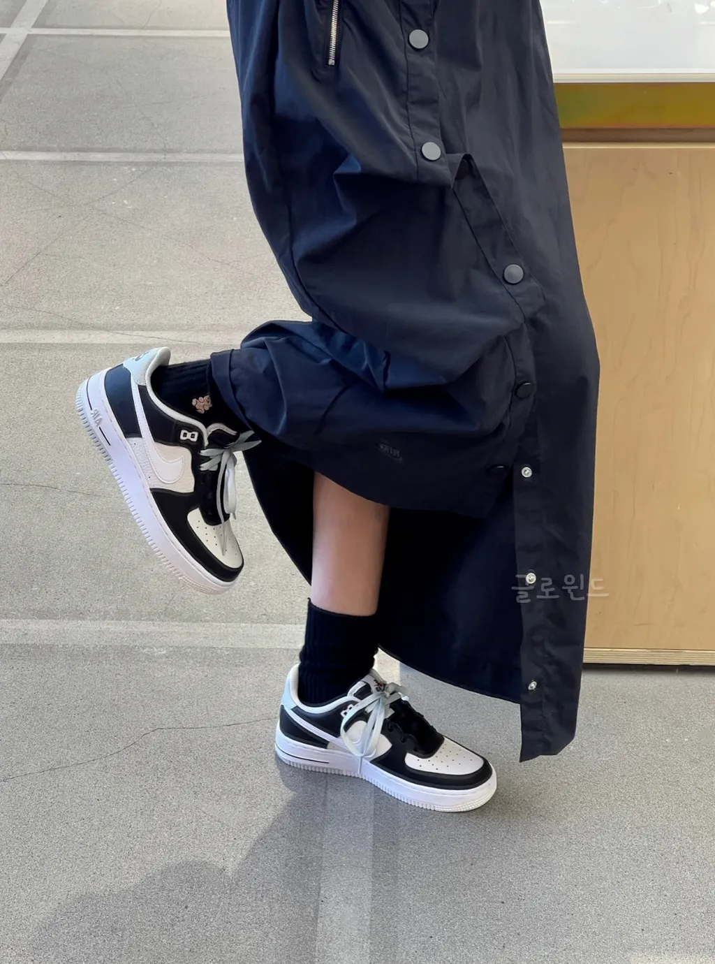 나이키 에어포스 1 로우 스플릿 화이트 블랙 FD2592-002 | 상품 상세 | 크로켓