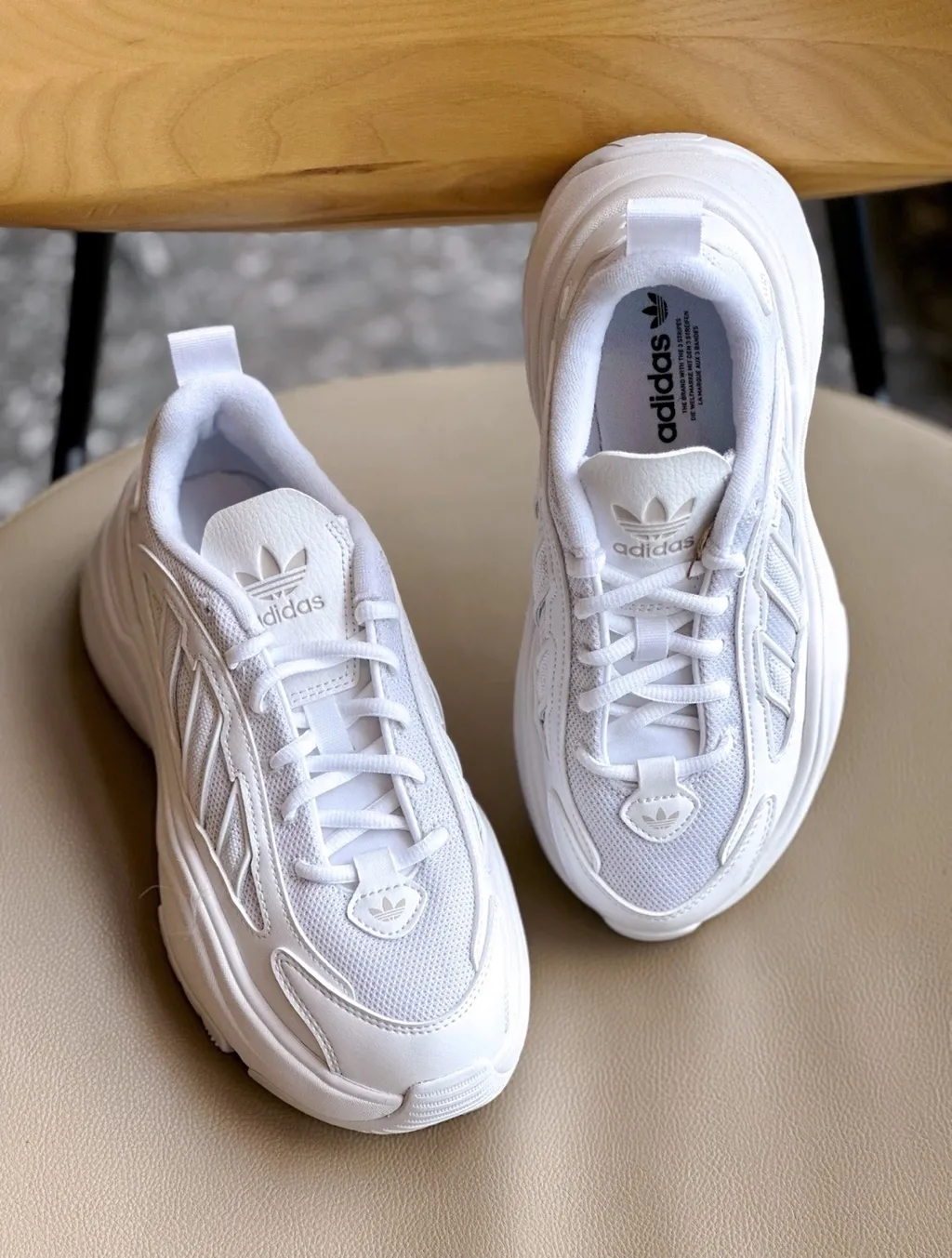 아디다스 Adidas 오즈가이아 화이트 스니커즈 ig6047 | 크로켓