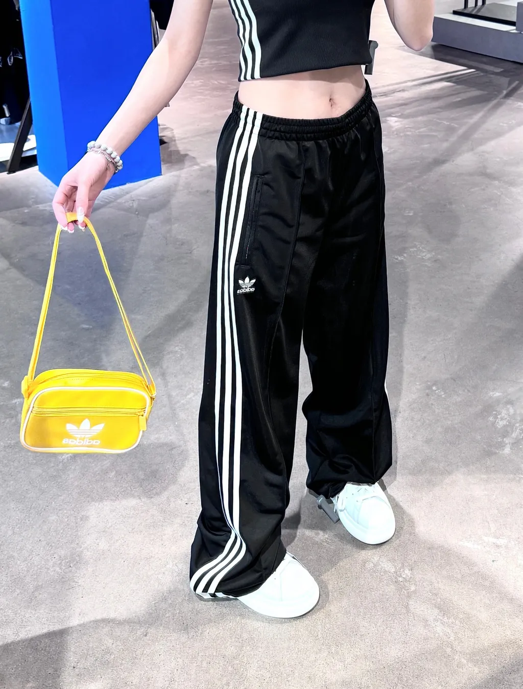 [무료배송/항공배송] 아디다스 오리지널 파이어버드 루즈핏 트랙 팬츠 블랙 IT7404 | 상품 상세 | 크로켓