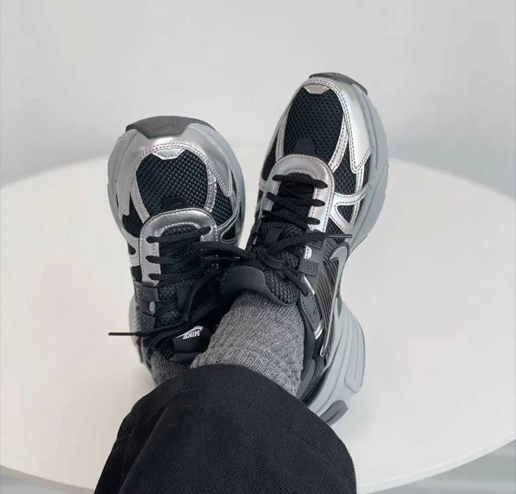 NIke 나이키 V2K 런 남여공용 운동화 블랙 FD0736-005 | 상품 상세 | 크로켓