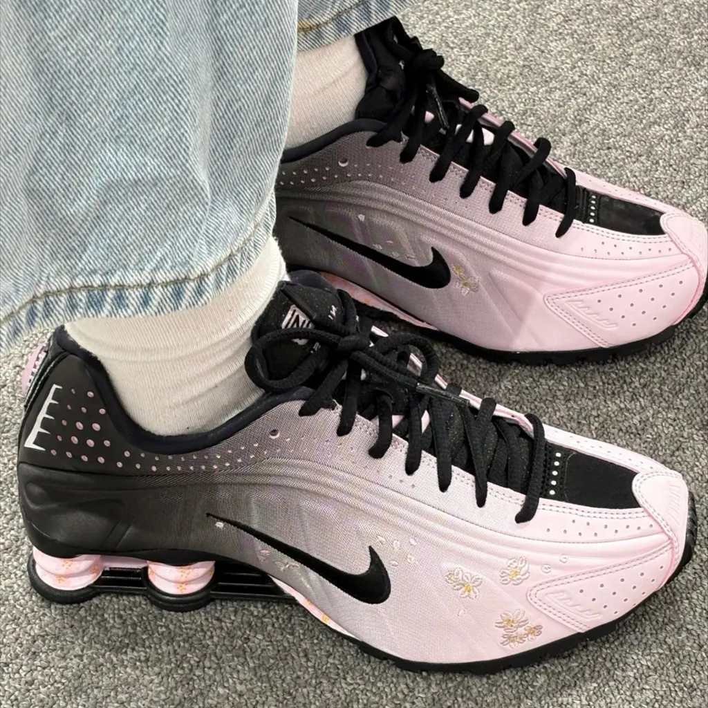 나이키 샥스 R4 벚꽃 사쿠라 체리 블라썸 우먼스 IB8872-600 | 상품 상세 | 크로켓