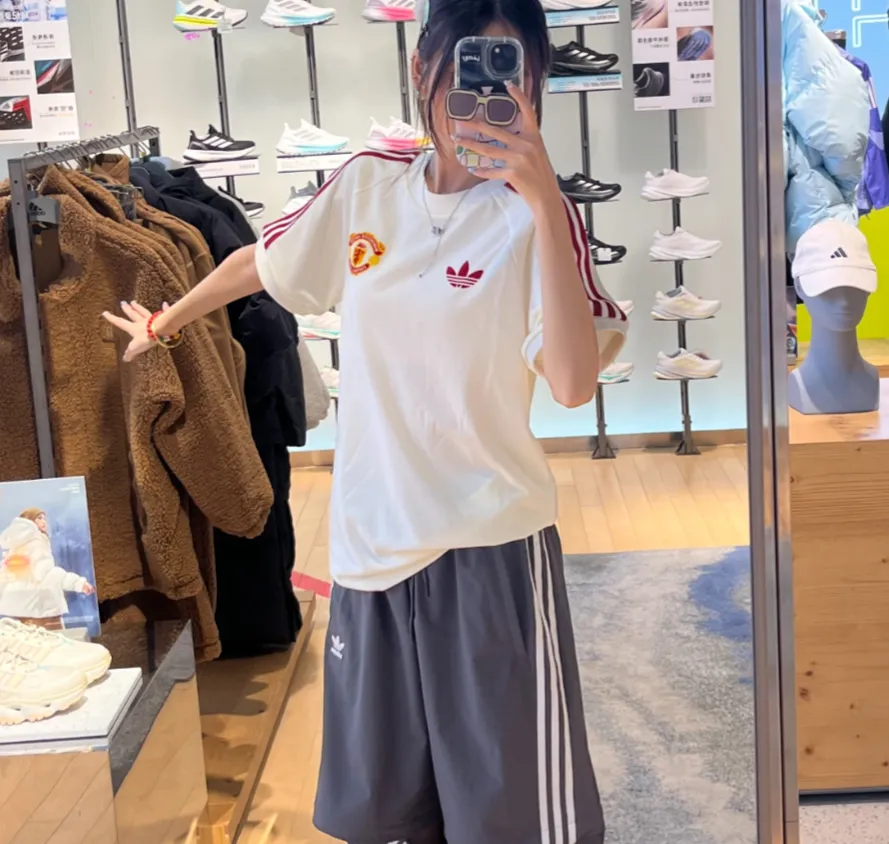 아디다스 맨유 맨체스터 유나이티드 아디컬러 반팔 티셔츠 IY0045 | 크로켓