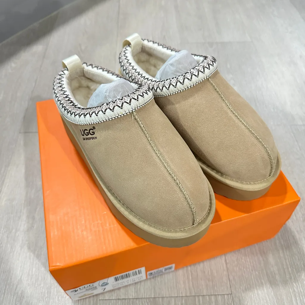 [리퍼비쉬 할인] [국내 당일발송&무료배송] 24FW 호주어그 DK 타스만 4cm 플랫폼 통굽슬립온 어그슬리퍼 | 상품 상세 | 크로켓