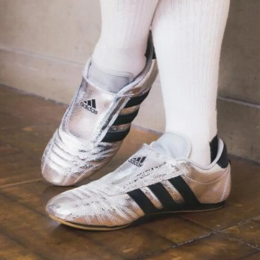 아디다스 태권도 메탈릭 실버 블랙 여성 스니커즈 JH9664 | 상품 상세 | 크로켓