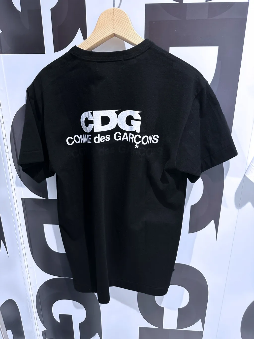 꼼데가르송 CDG 백프린트 로고 티셔츠 남녀공용 반팔 티셔츠 SZ-T074-051 | 상품 상세 | 크로켓