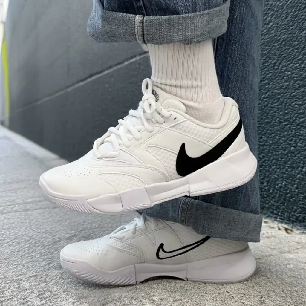 나이키 우먼즈 코트 라이트 4 테니스화 화이트 블랙 FD6575-100 | 크로켓