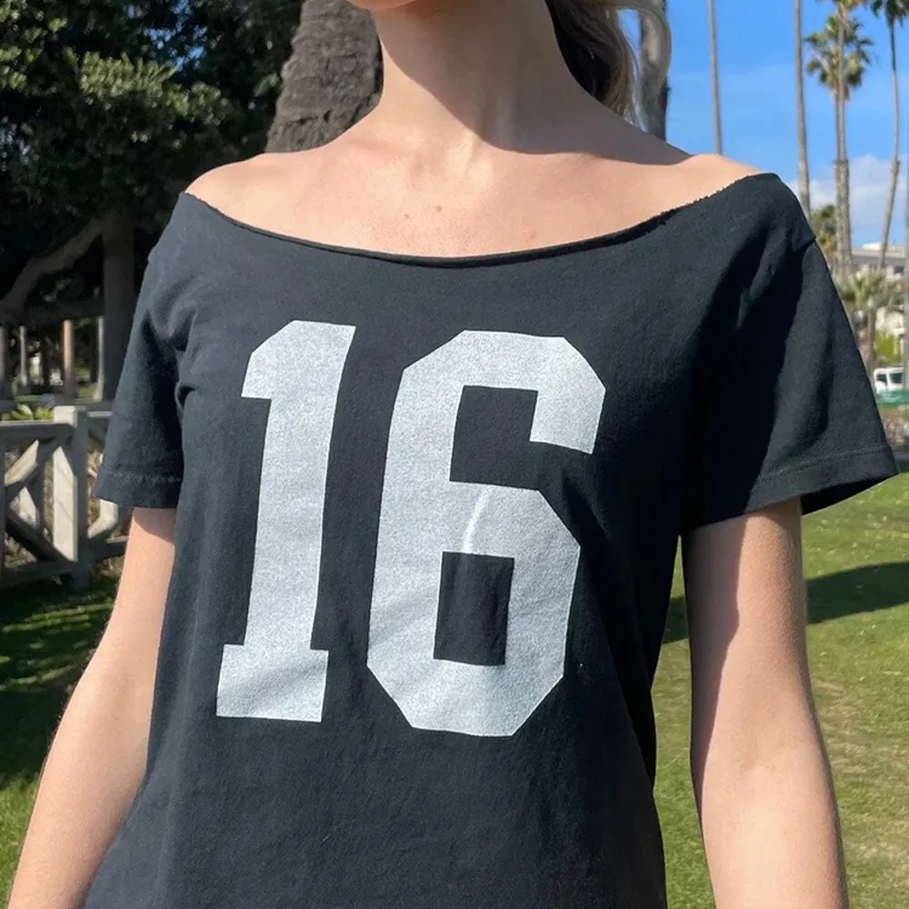 브랜디멜빌 반팔 ROBYN 16 크롭 오프숄더 티셔츠 블랙 Brandy Melville | 상품 상세 | 크로켓