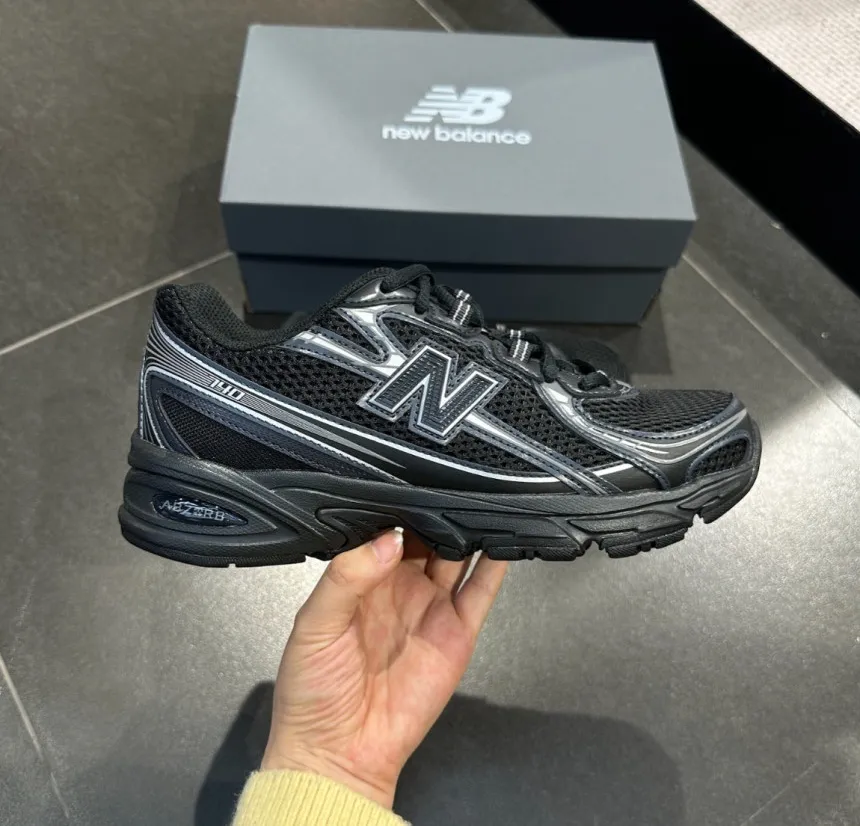 뉴발란스 740 GS 여성 운동화 블랙 실버 GR740BM | 상품 상세 | 크로켓