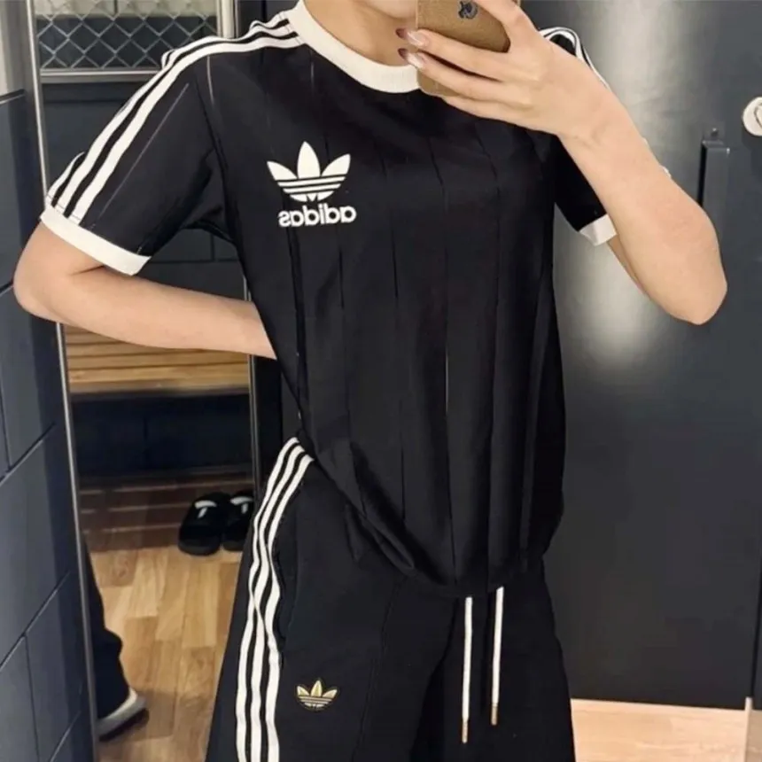 아디다스 아디컬러 3S 핀 스트라이프 여성 반팔 티셔츠 IX5505 | 상품 상세 | 크로켓