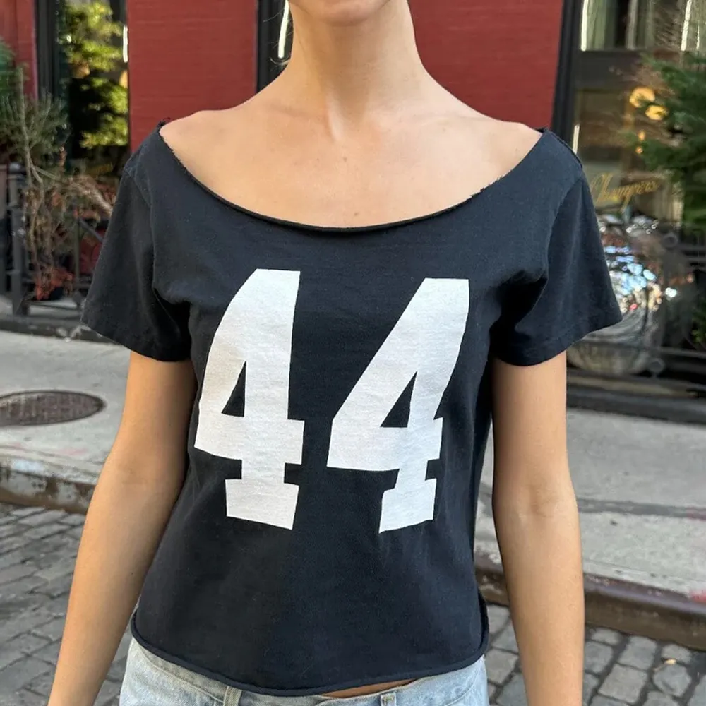 브랜디멜빌 반팔 ROBYN 44 크롭 오프숄더 티셔츠 블랙 Brandy Melville | 크로켓