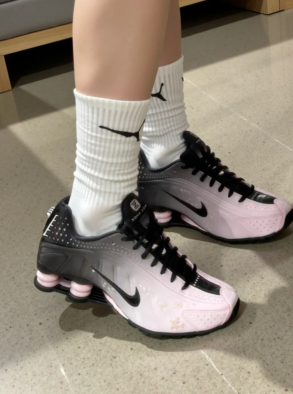 나이키 샥스 R4 여성 운동화 벚꽃 사쿠라 체리 블라썸 IB8872-600 | 상품 상세 | 크로켓