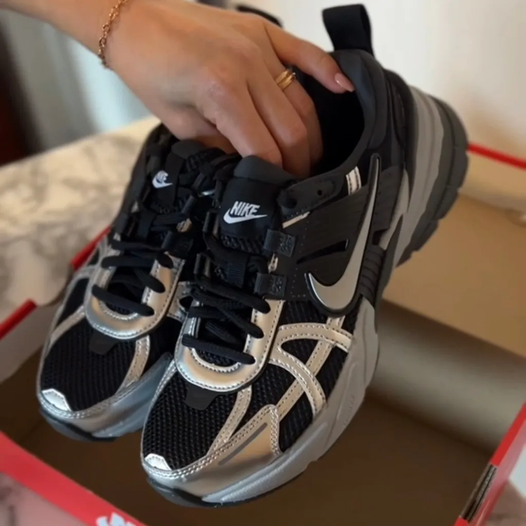 [무료배송]나이키 W V2K RUN 실버 스톤 블랙 FD0736-005 | 상품 상세 | 크로켓