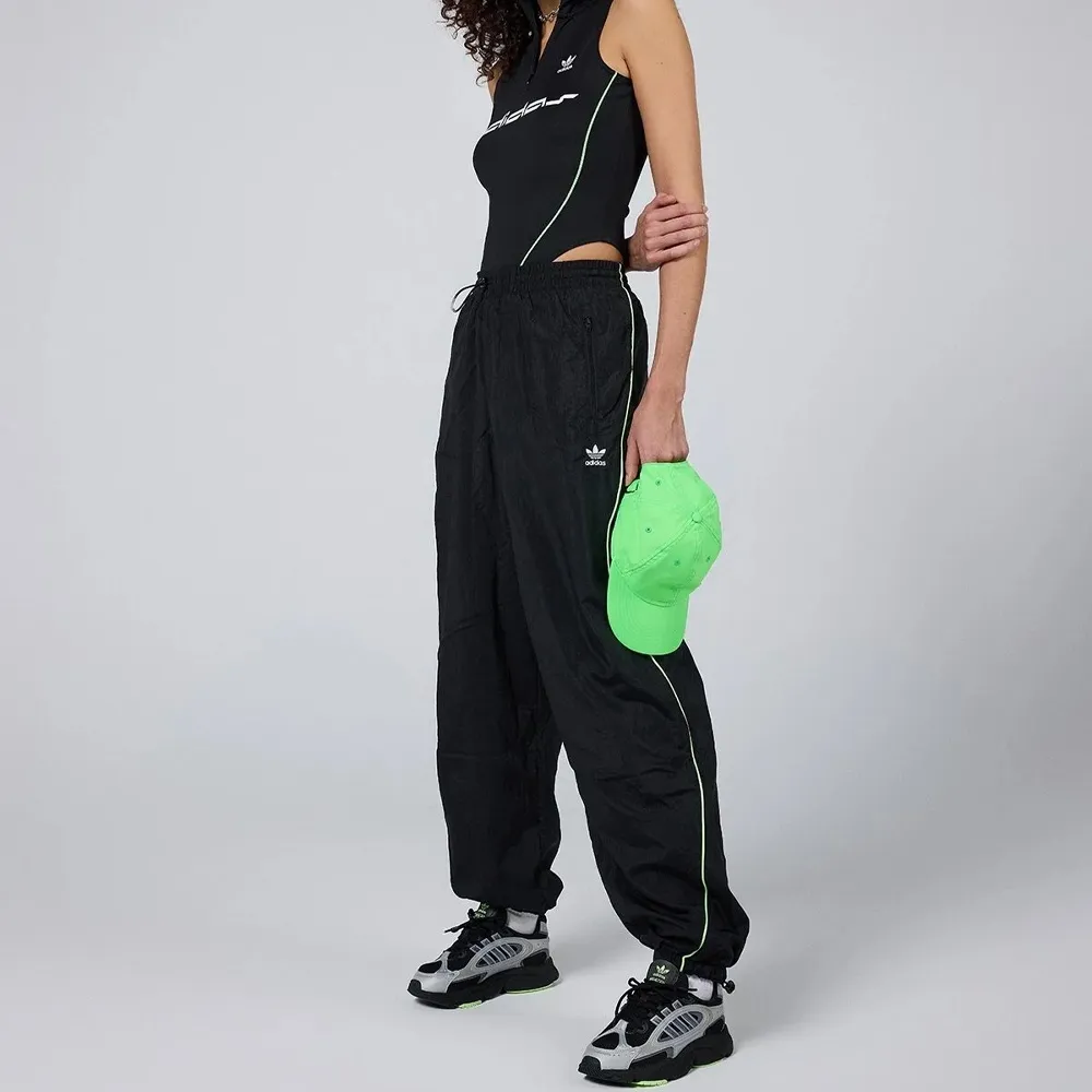 아디다스 트랙 팬츠 오리지널 파라슈트 블랙 여성 추리닝 IT9698 | 상품 상세 | 크로켓