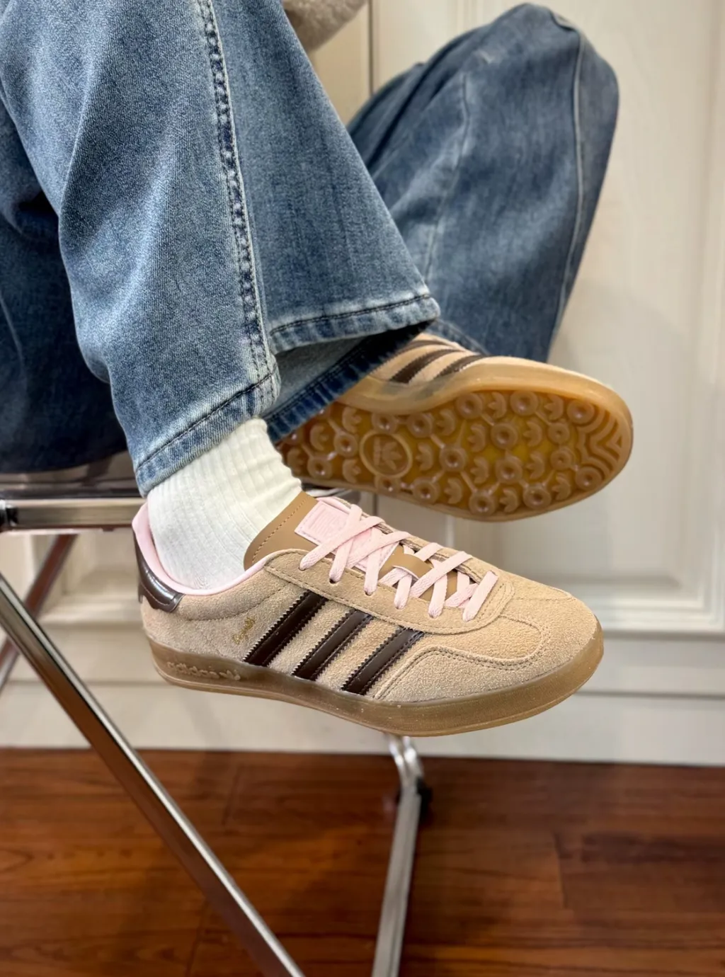[무배 특가 / 빠른 출고] 아디다스 가젤 인도어 스니커즈 모카 브라운 핑크 검 JR8028 | 상품 상세 | 크로켓