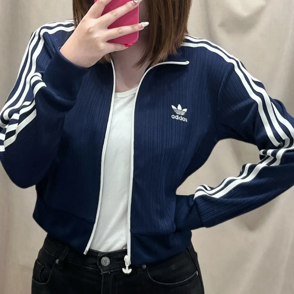 [무료배송/최저가]아디다스 여성 크롭 트랙탑 져지 자켓 네이비 KB8950 | 상품 상세 | 크로켓